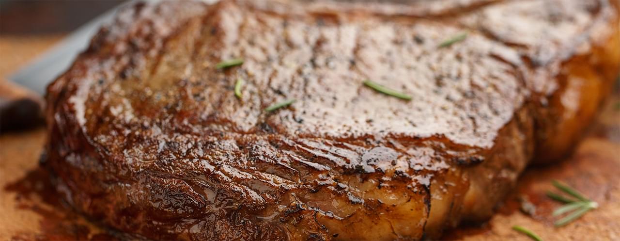 Cómo: asar un filete de res | Kingsford® Español